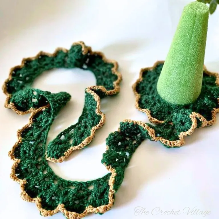 Grandma's Christmas Tree: Free Small 3D Crochet Pattern (Easy & Quick)